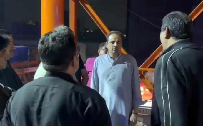 Mayor Karachi Murtaza Wahab Inspects Road Rehabilitation Work, Calls ...