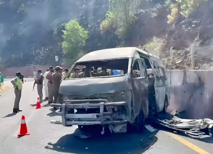 Tragic Accident on Murree Expressway: 10 Dead, Mostly Children, After ...